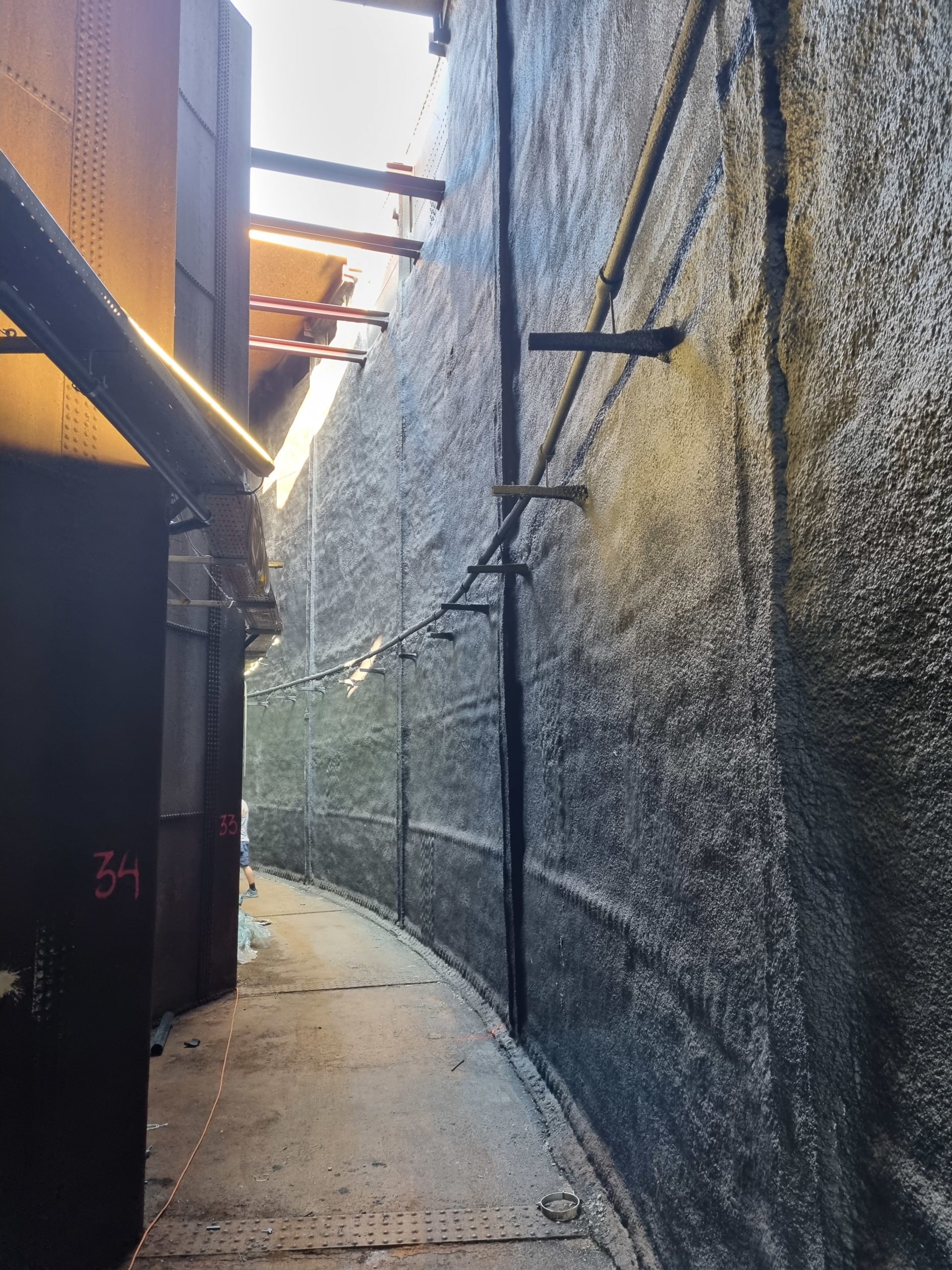 Gashouder Amsterdam van het gas | Pluimers Isolatie